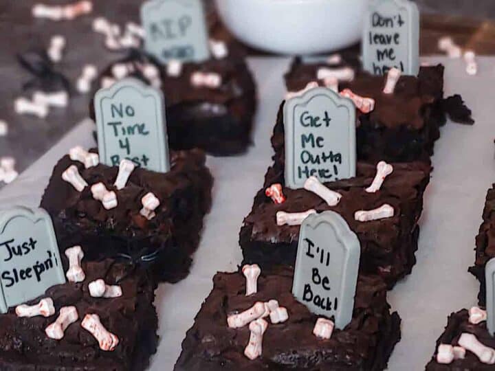Halloween Graveyard Brownies - My Mini Chefs