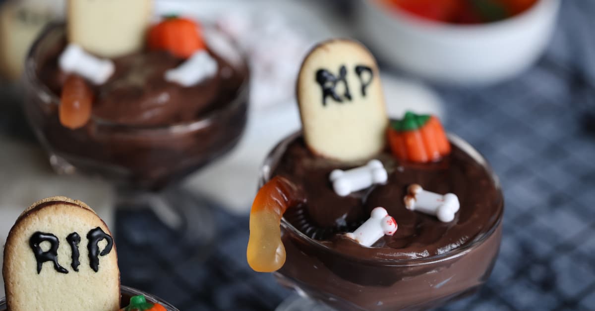 Graveyard Pudding Cups - My Mini Chefs