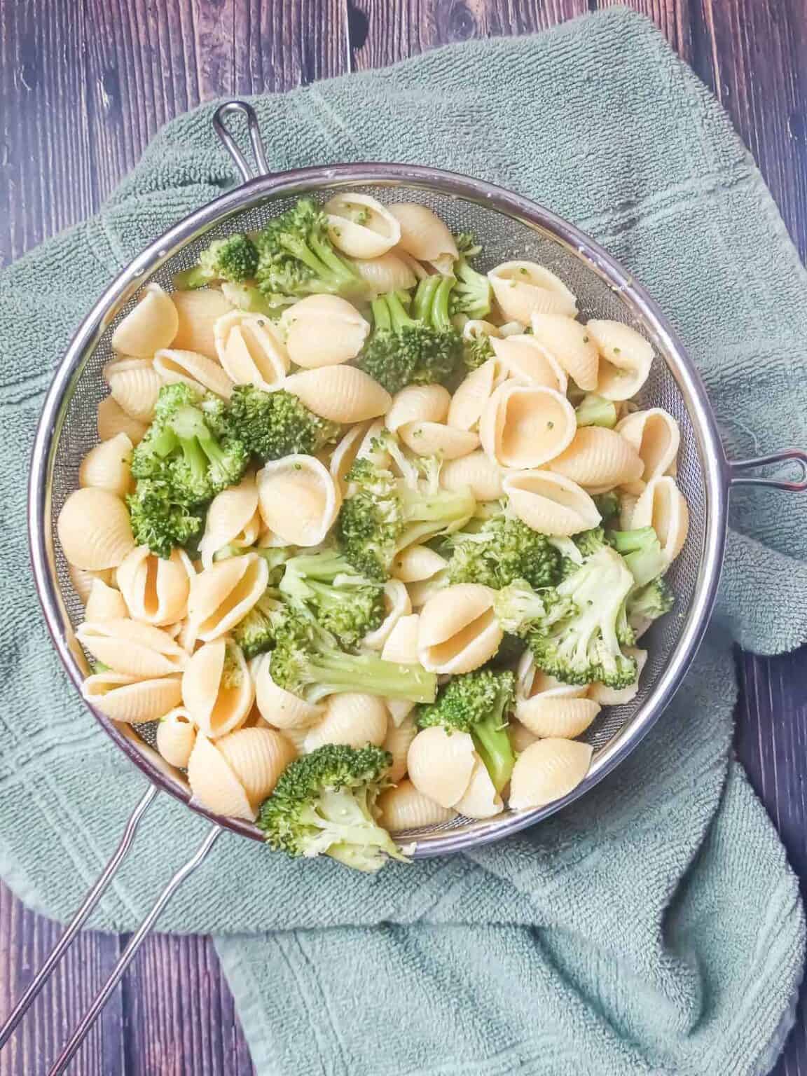 Garlic Pasta With Broccoli Recipe - My Mini Chefs